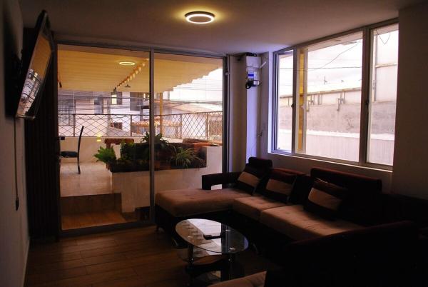 Amplio Departamento Con Jacuzzi En El Centro De Quito - 