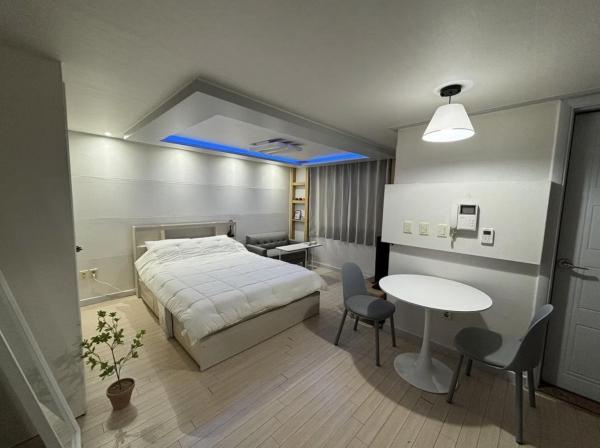 Liinco Stay, Dungji The Third -