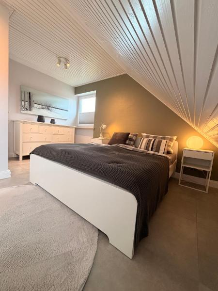 Perfekte Wohnung In Perfekter Lage Mit Balkon! - Sylt