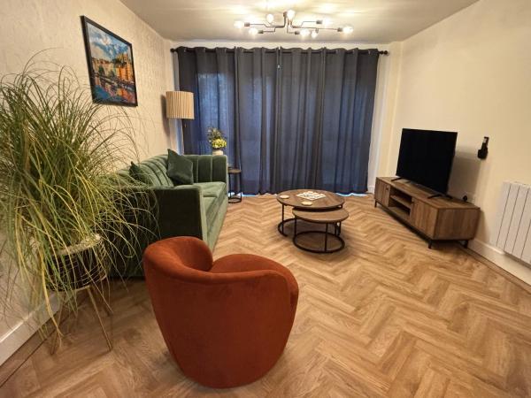 2 Bedroom City Centre Garden Flat With Secure Parking - Bristol