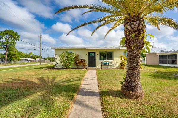 Relax In Hot Tub, Walk To Springs: North Port Home - North Port