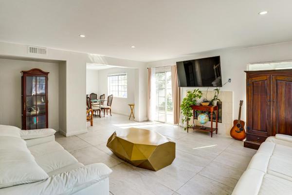 Townhome 2 Mi To Hermosa Beach! Remote Work Hub - Carson, CA