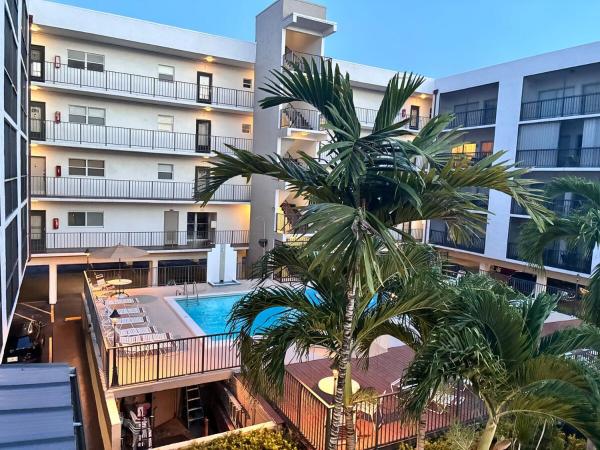 Apartment In Sunny Isles Beach - Sunny Isles Beach, FL