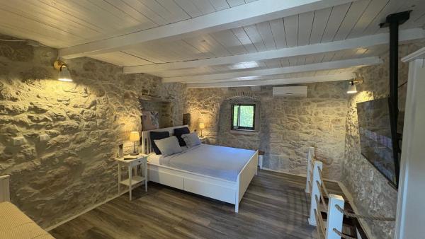 Little Precious - Krk