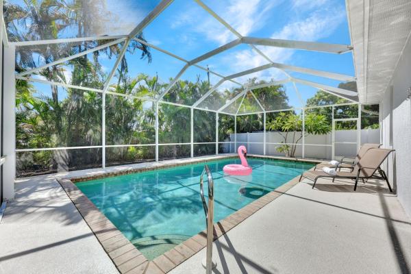 New Coastal Retreat – 4br/3ba With Private Pool, Near Vanderbilt Beach - Bonita Springs, FL