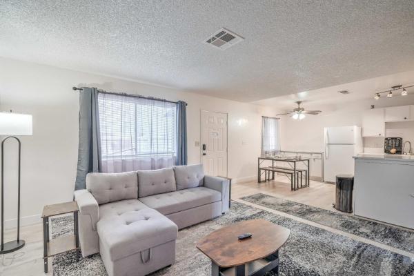 Gorgeous Home Near Strip Sleeps 6 - Las Vegas, NV