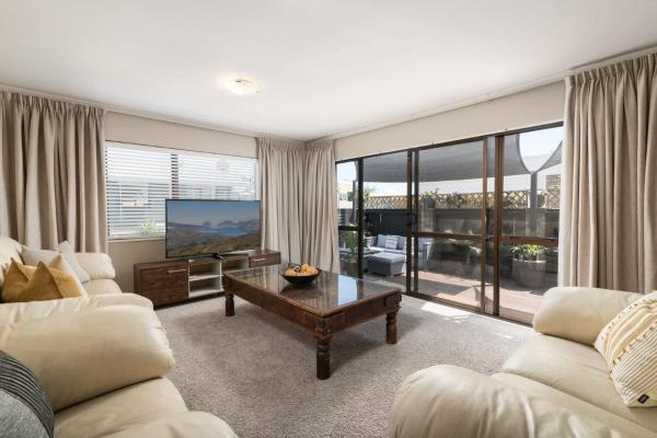 Oceanbeach Getaway With Direct Beach Access - Tauranga