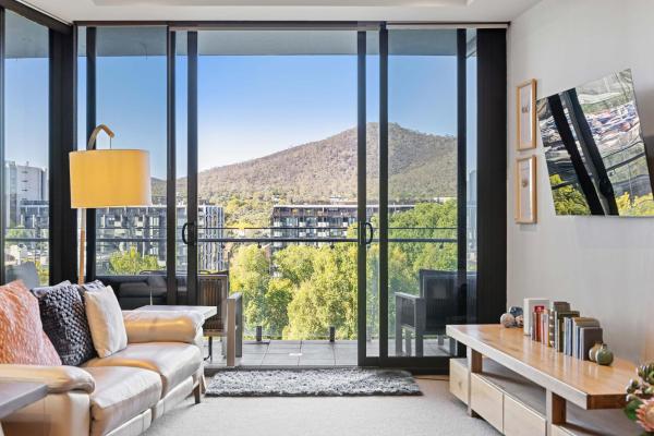 Sky High Views In The Heart Of Canberra - Canberra