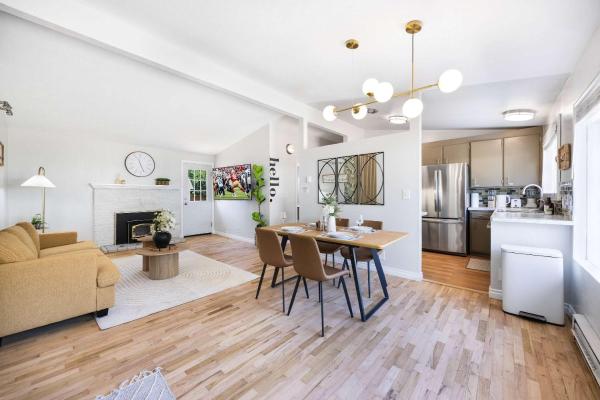 Single-level 2br Retreat W Hot Tub & Office - Shoreline