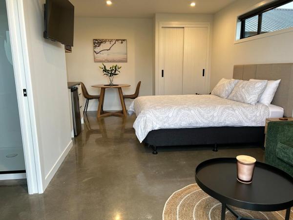 Surf & Turf Romantic Coastal Retreat - Close To Ocean Beach - Wairarapa