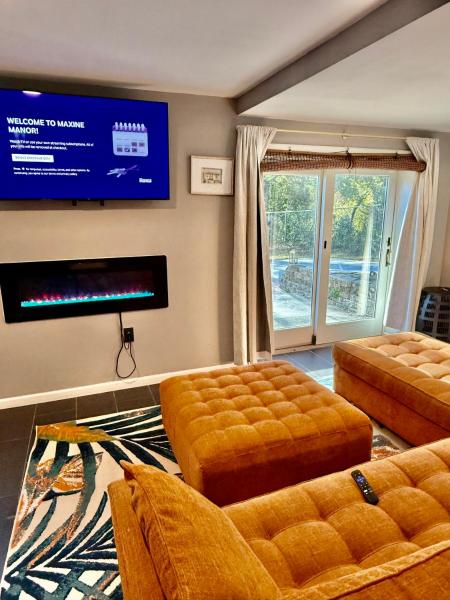 Maxine Manor - Georgia