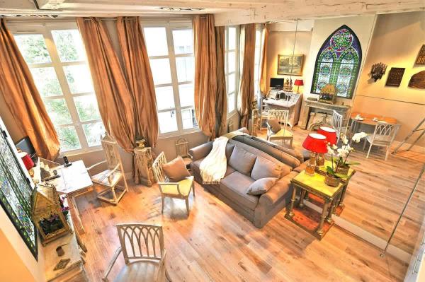 Fantastic View On Notre Dame Abelard - Cathédrale Notre-Dame de Paris