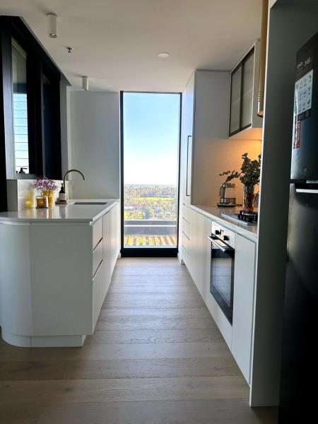 Modern 2br Apartment In Box Hill - Notting Hill