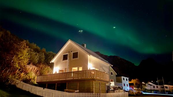 Sandersstua 2, Luxury Family Apartment With Private Whirlpool In Stamsund - Stamsund