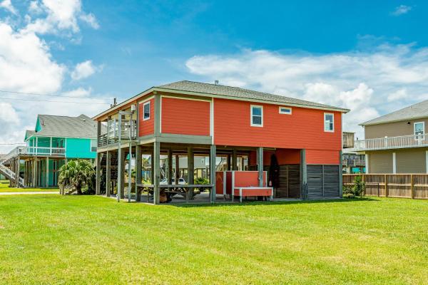 Steps To Beach Tropical Theme Pet Paradise - Crystal Beach, TX