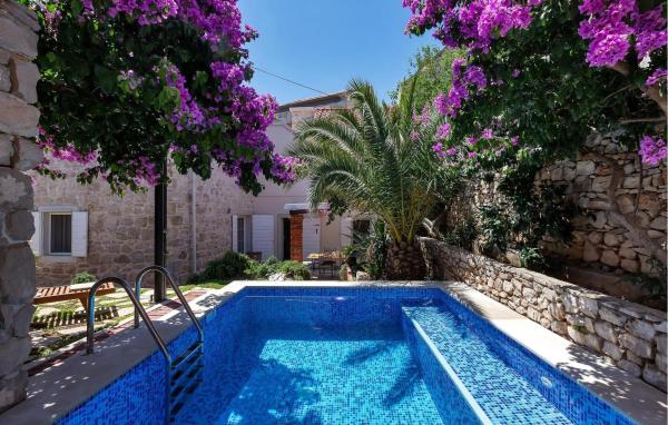 Beautiful Home In Sutivan - Milna