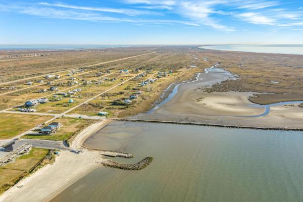 Prime Beachfront Large Deck Family Fun - Bolivar Peninsula, TX
