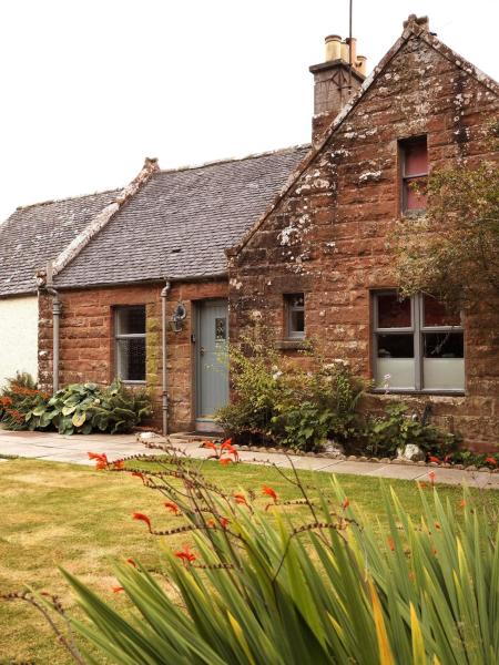 Avenue Cottage With Hot Tub - Aberdeenshire