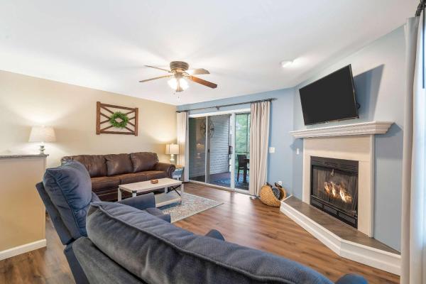 Bungalow On The Bluffs With Resort Amenities - Branson, MO