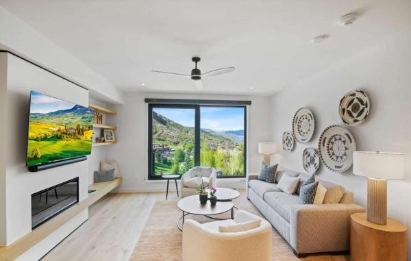 Modern 2 Bedroom Ski In&out Condo 04 - Snowmass Village, CO