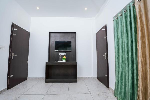 Poolscape Munnar - Munnar