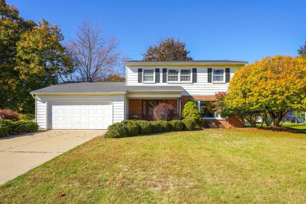 3 Mi To Dtwn Home With Fire Pit And Yard In Jackson - Jackson, MI