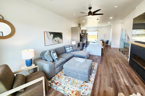 New Townhouse! Hot Tub! Dog Friendly! Short Walk To The Beach! Rainshadow Retreat - Waldport, OR