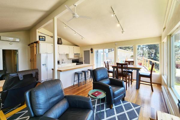 Ocean View In Otter Rock! Wood Stove! Surfing~otter Rock Hideaway - Newport, OR