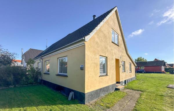 2 Bedroom Gorgeous Home In ØStermarie - Bornholm