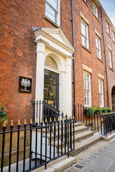 10 Park Square East, Luxury Serviced Apartments - Leeds
