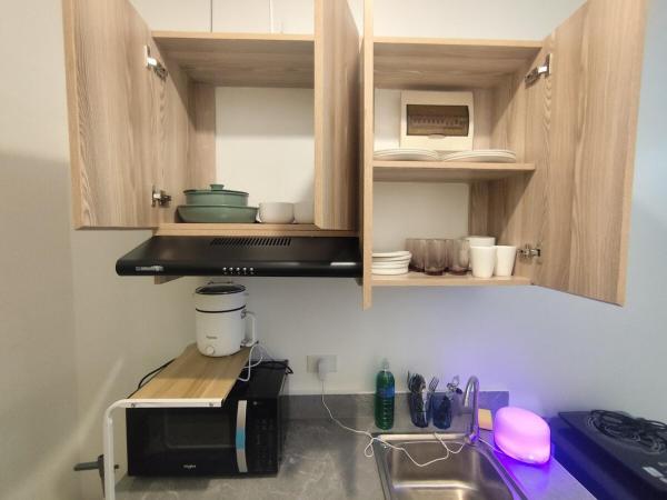 Chill & Cozy Stay Netflix Balcony Karaoke - Marikina