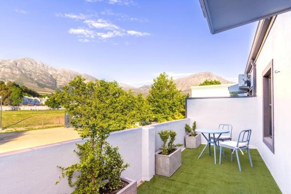 Tram Vibes Luxury Apartment - Franschhoek