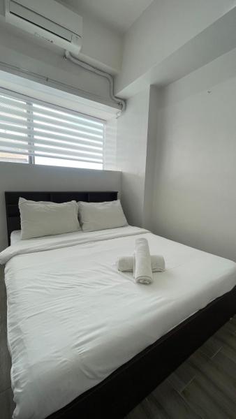 Romantic 2br Haven With Gentle Lighting - Iloilo City