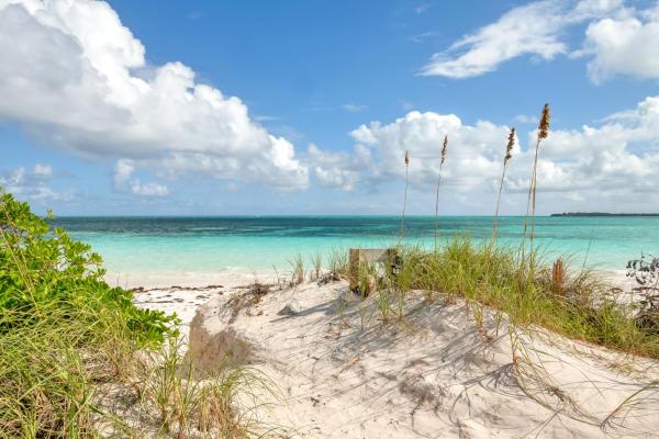 Escape To 'This Is It' Your Ultimate Beachfront Retreat - Bahamas