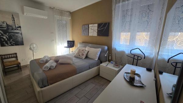 Varese Prime - Large Independent Apartment, Air Conditioning, 2 Bathrooms, 2 Free Covered Parking Spaces, No Restricted Traffic Zone, Train Station 100m, Theatre 150m, Historic City Centre - Varese