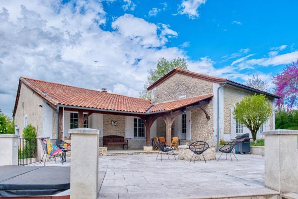 Plantivel, La Maison Et Le Gite - Aubeterre-sur-Dronne