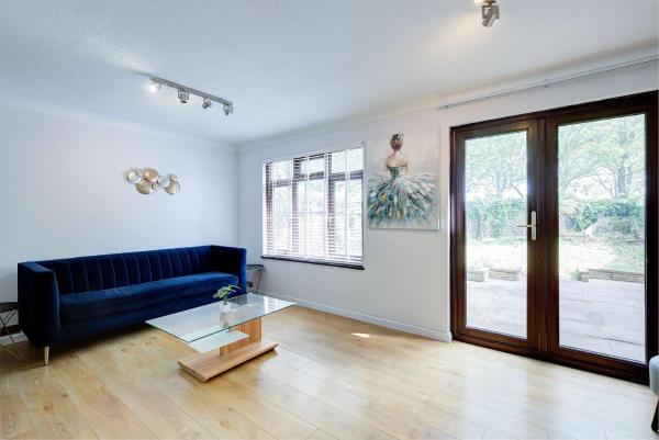 Spacious & Bright 3 Bedroom House In Peterborough - Peterborough, Royaume-Uni