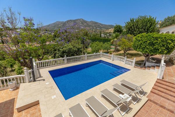 Luxury Villa With Tennis & Pool - Fuengirola