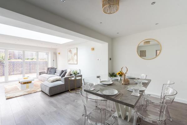 Karazo Ltd - Luxurious Contractor And Family Friendly 4 Bedroom In Croydon With Parking - Croydon, UK