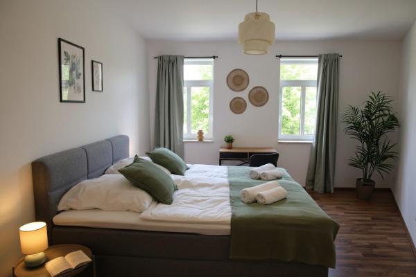 5-personen Apartment Mit Fußbodenheizung Im Ruhigen Hinterhaus Mit Parkplatz & Balkon - Chemnitz