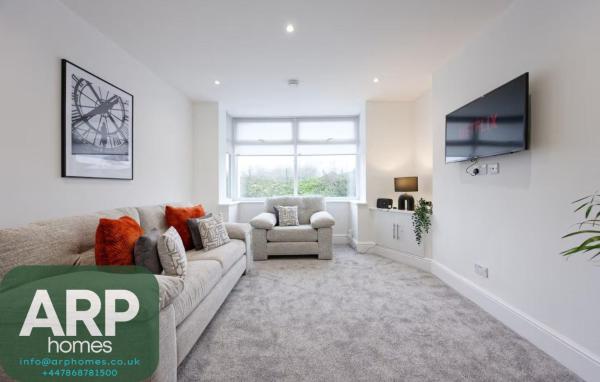 3 Bed House, Free Parking, Garden - Bolton