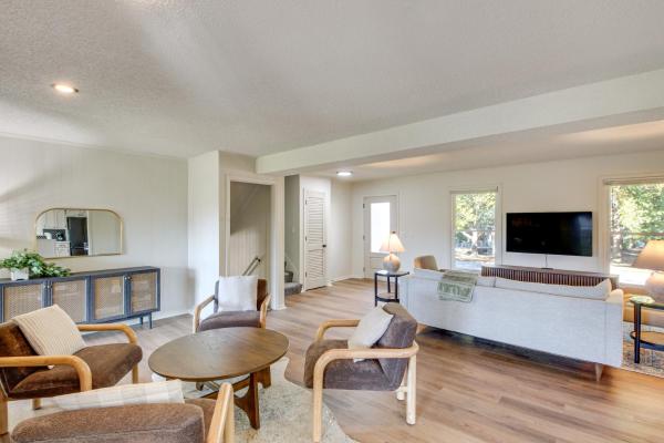 19 Mi To Kansas City Group Retreat With Game Room! - Independence, MO