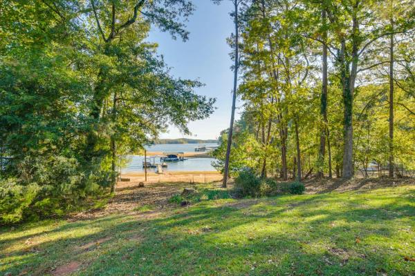 Lake Hartwell Retreat W/ Lake Access & Firepit - Clemson, SC