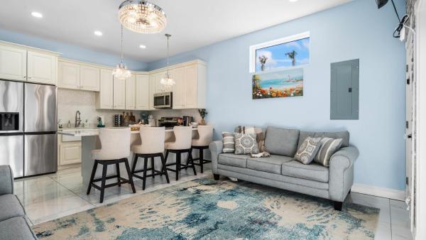 Pensacola Retreat W Jacuzzi Tub Outdoor Lounge Fire Pit Historic Church 1928 By Avantstay - Stany Zjednoczone