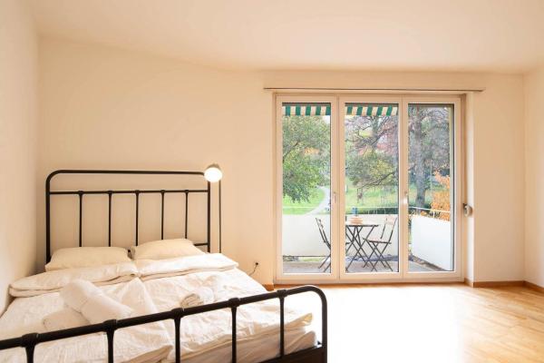 Peaceful Park Balcony Zurich City - Zurich, Switzerland