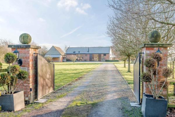 Oakfield Barn - Stylish Stay For Large Groups - Rugby
