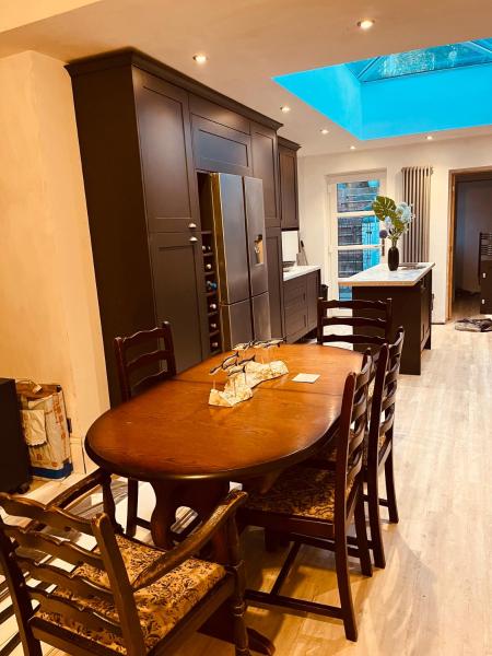 Stylish & Spacious Victorian Home Near Severn Valley Railway & Safari Park -