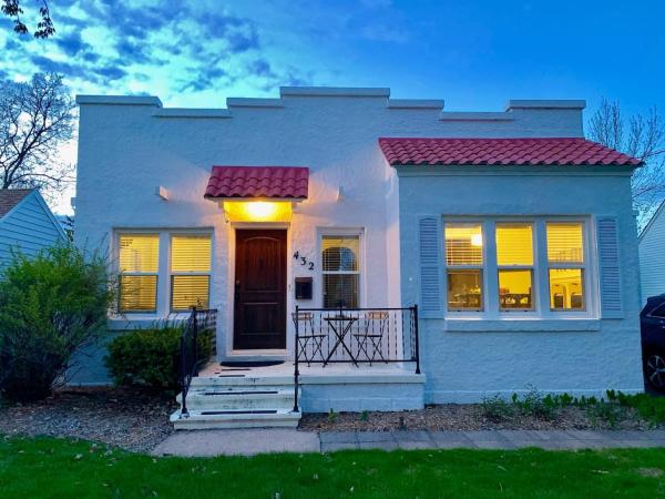 The White Castle - King Bed Plus Office - Appleton, WI