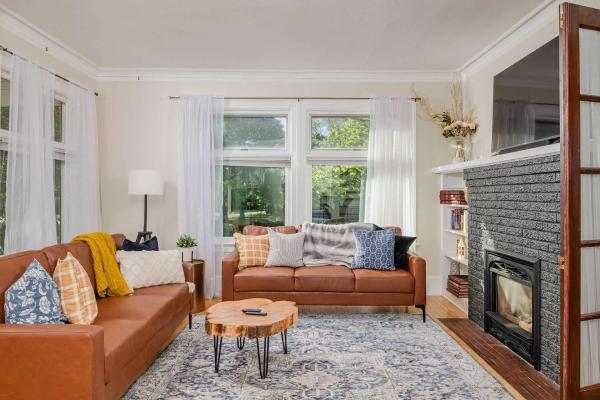 Family Downtown Mansion - Sleeps 13 - Appleton, WI