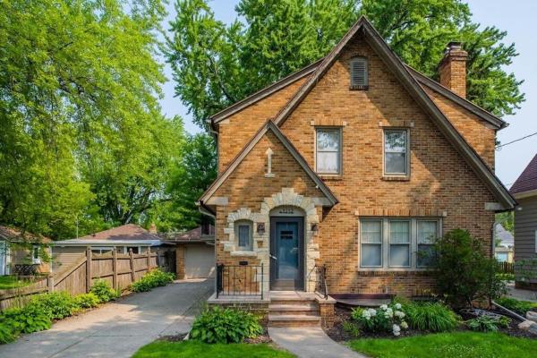 Family Brick House Charm - 4 Br 3 Bath - Appleton, WI